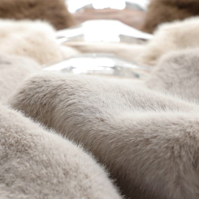 Comparable to the quality on the counter! Luxurious temperament V-neck ...