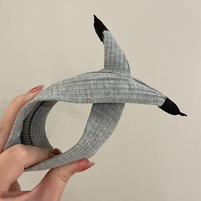 Reba Yimeng Ling same French knitted black and gray additional hoeing ...