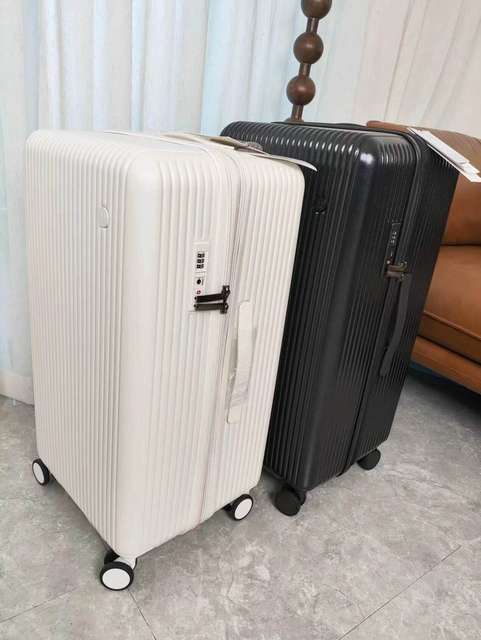 Exported to Japan suitcase universal wheel customs lock explosion-proof ...