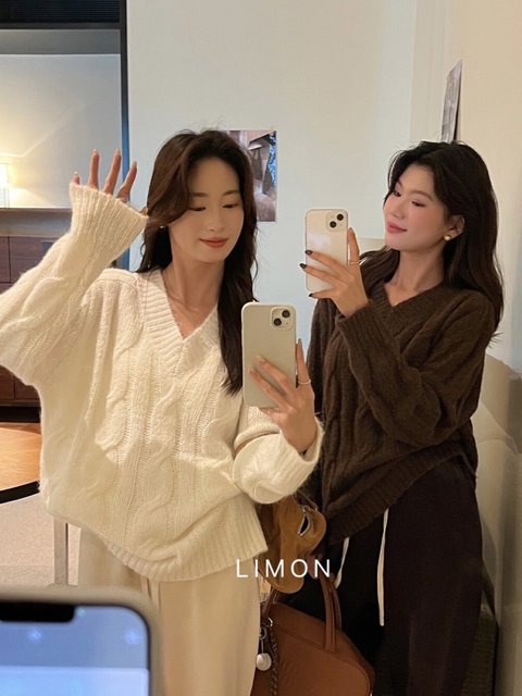 Angola red retro twist V -neck covered head wool sweater wearing a ...