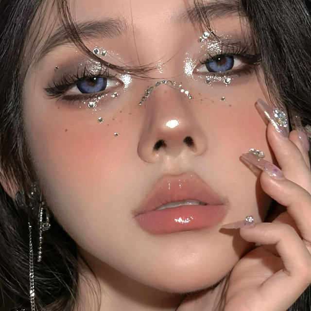 Jennie’s same style of diamond makeup! Girl group stage makeup that ...