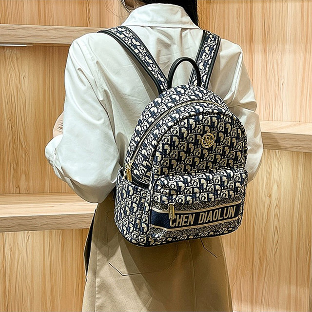 High-end large-capacity commuter genuine leather embroidered backpack ...