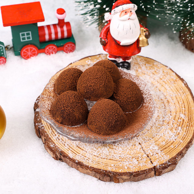 Christmas candy truffle shaped dark chocolate creative gift internet ...