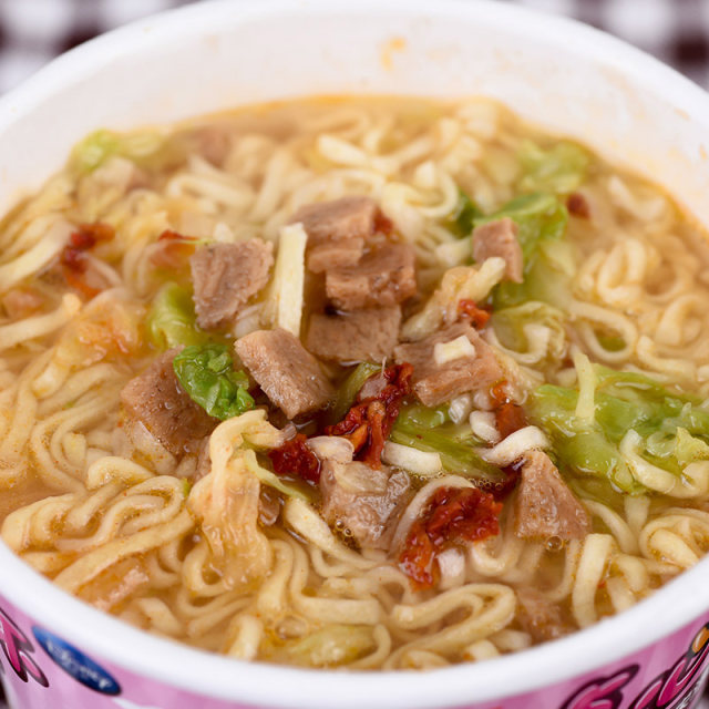 Nissin Hewei snack cup instant noodles bucket instant noodles whole box ...