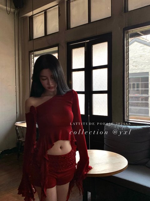Lattitude/Yang Xiaolu Red Acetate Knit Three-Dimensional Flower Knit ...