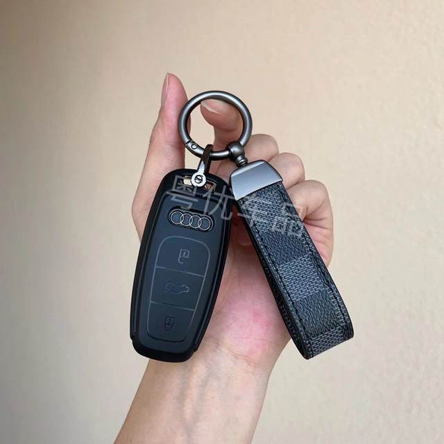 Suitable for Audi a6l key cover q5l/a4l/a3/a7l/q3/q2l/q4/q6/a8/q7 car bag shell buckle