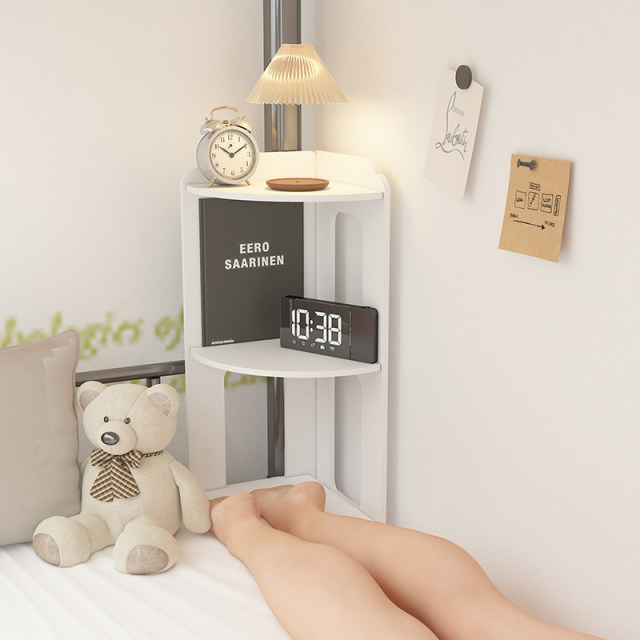 The corner of the bed corner storage shelf dormitory is paved with the ...