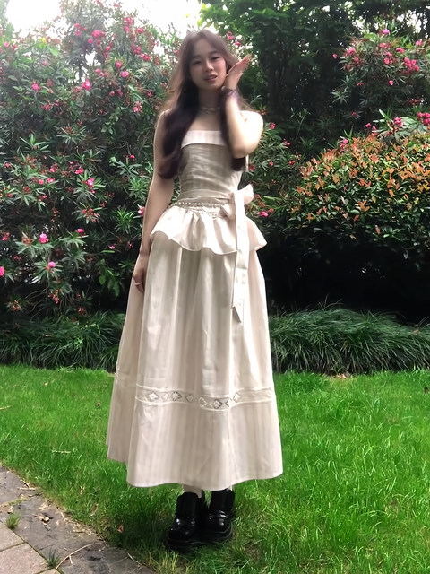 Very beautiful waist-pinching strap sling dress with summer high-end ...