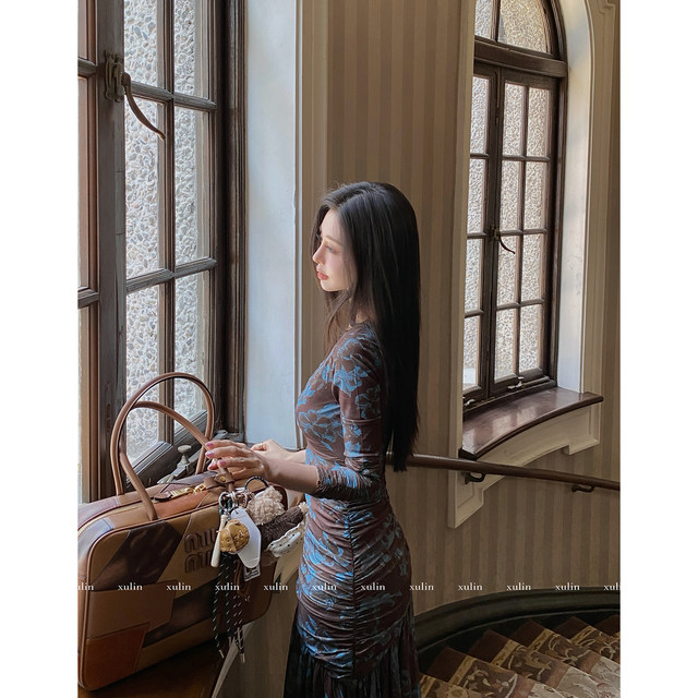 MINISTUDIO Xu Lin Haiyan deep blue floral stretch mesh slim fit pleated ...