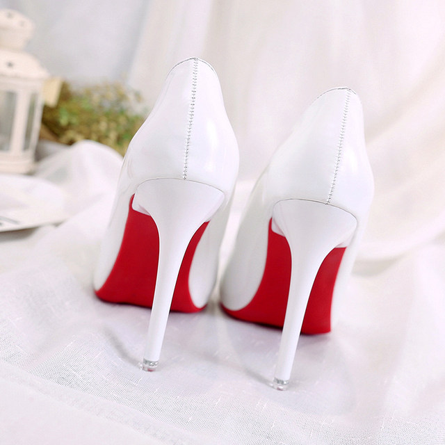 Shoes on the bed, fun, high -heeled shoes, women's sexy one -time ...