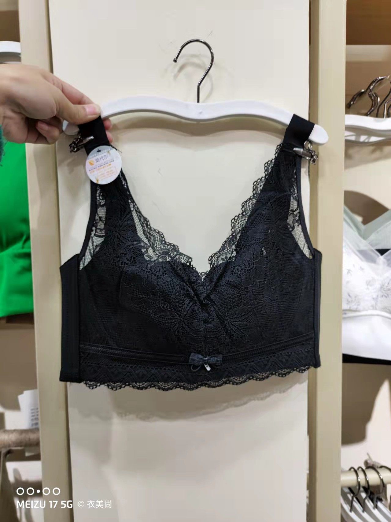 Push up and close the secondary breasts to prevent sagging rabbit ears ...