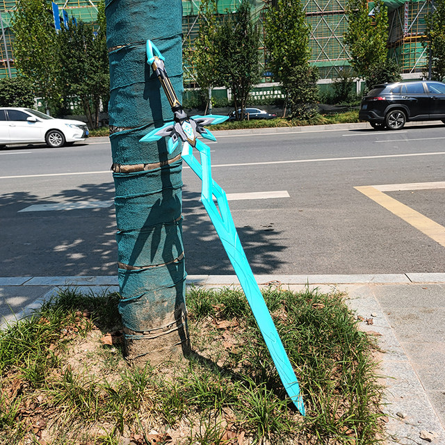 The cosplay props and swords around the collapsing starry railway are ...