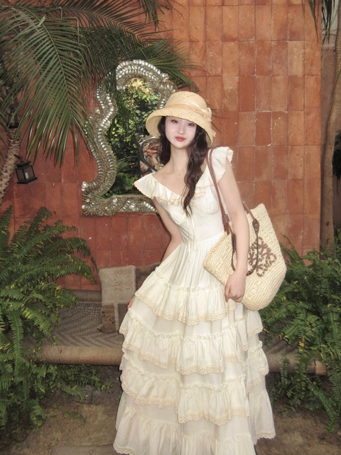 Joe and Joey Andley French elegant temperament off-white cake skirt ...