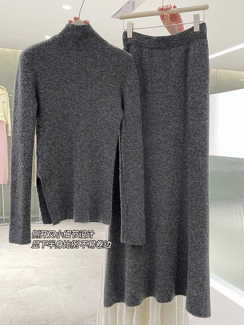 Winter temperament, old money, wind sweater set ~ high -necked slimness ...