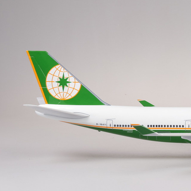 Taiwan EVA Air aircraft model Boeing 747 civil airliner simulation 747-400