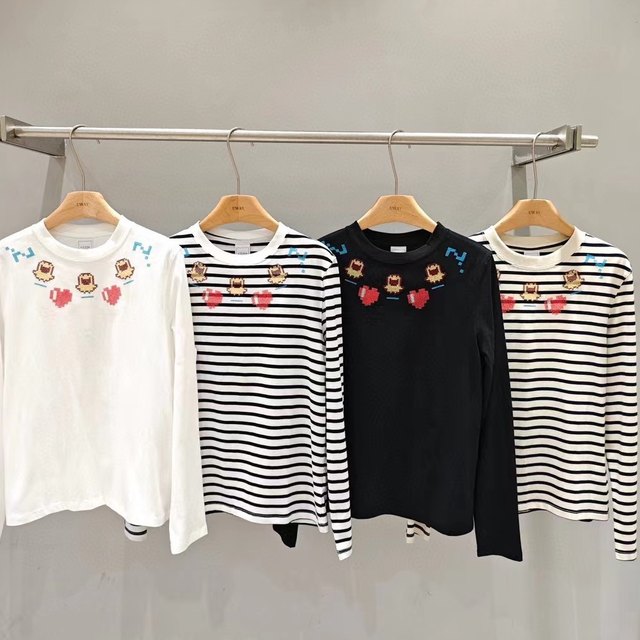 A few pieces of bottoms of the hand superi A.D.Khal paper bag on the ...