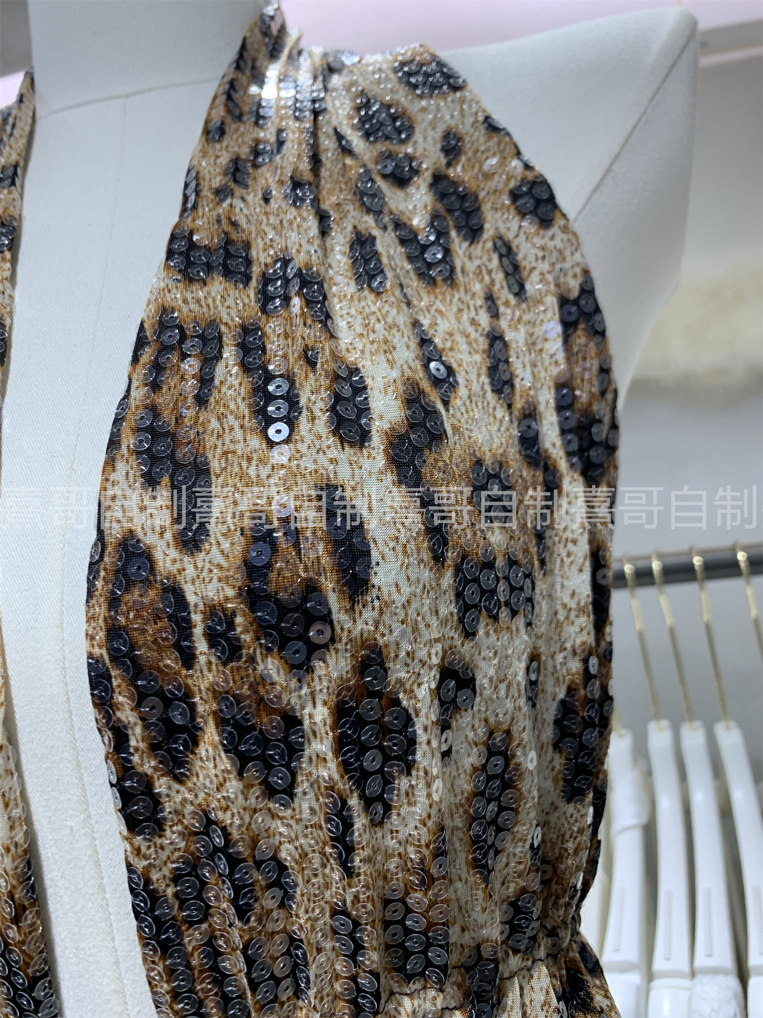 Sexy hot girl set Female autumn slim thin leopard sequins V -neck ...
