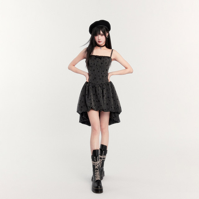 VOCK Rose Island MIU is a girl who is thin and irregularly, puffy bud ...