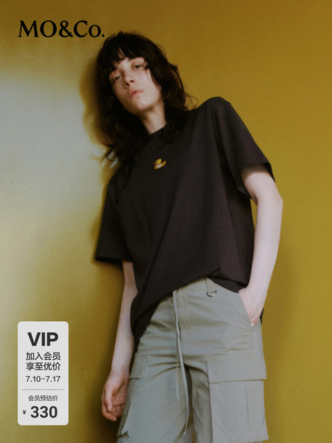 MOCO spring and summer cartoon embroidered yellow duck turtleneck inner ...