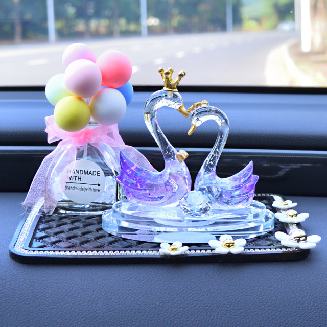 Car perfume ornaments, high-end car decorations, in-car Internet ...