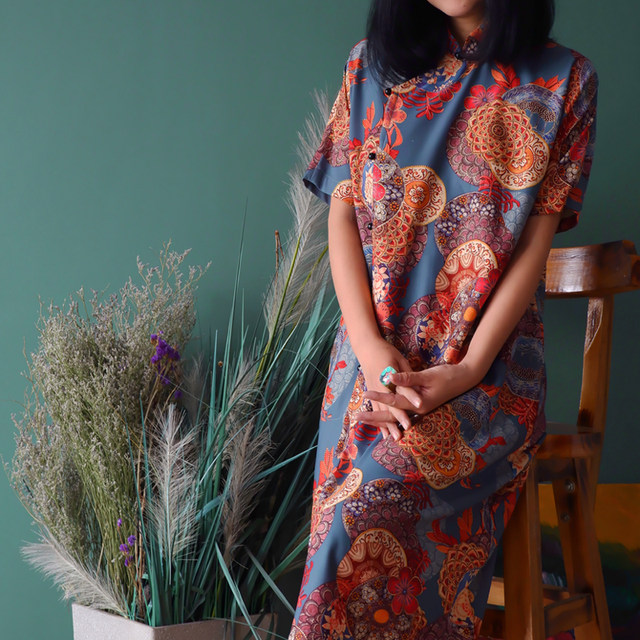 Jiang Huan design and wind make the old flower color with elasticity, loose Chinese cheongsam ...