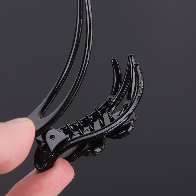 Small duckbill clip butterfly hair clip mother's hair on the back of ...