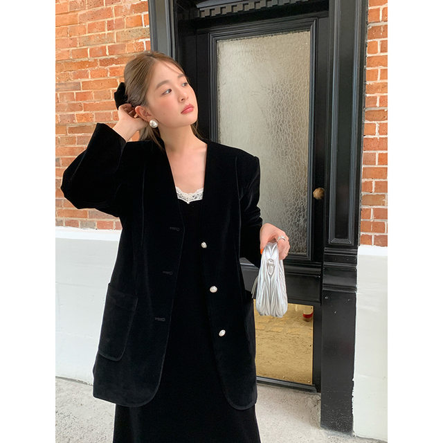 Hazel direct sales new model launched Hepburn style big V-neck textured ...