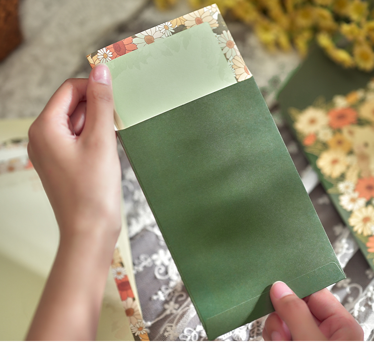 إليك مجموعة ورق رسائل رومانسية تحتوي على باقة كلاسيكية راقية من رسائل ...