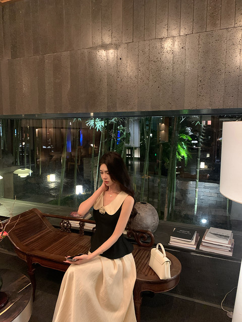 Muzili's Li Haijun collar black sleeveless top for women's spring and summer skirt two-piece suit