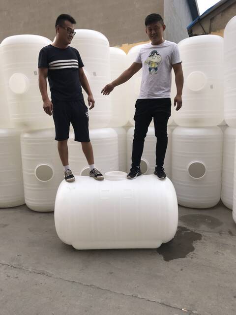 1 ton of plastic barrel bucket storage barrel, plastic water tower ...