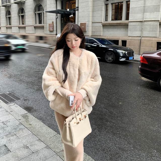 Zhao Baoni cape rabbits, fertilizer fertilizer rabbits small cloak, fur ...