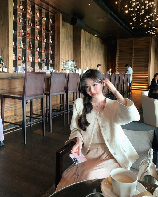 Zhao Baoni's elegant curved salt-sweet temperament small fragrance coat ...