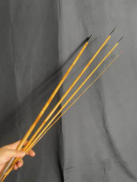 The fishing rod is a fishing rod with a large lacquer real bamboo ...