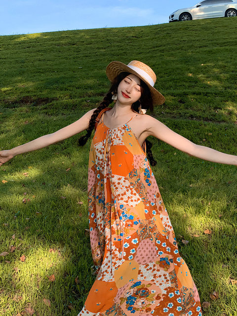 Xinjiang travel dress with Lijiang Ancient Town in Dali, Yunnan ...