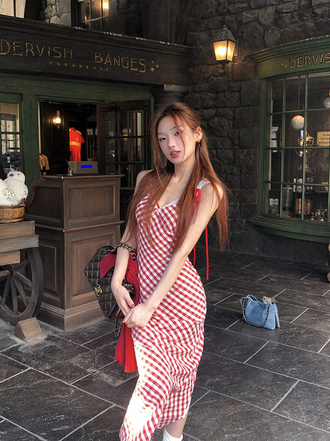 12YE French red dress for women in summer design, beautiful seaside vacation suspender skirt ...