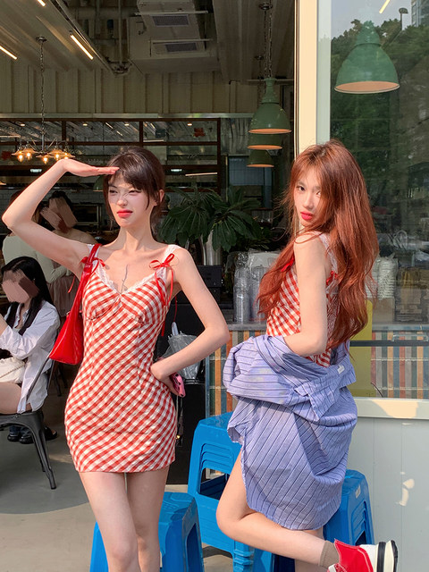 12YE French red dress for women in summer design, beautiful seaside vacation suspender skirt ...