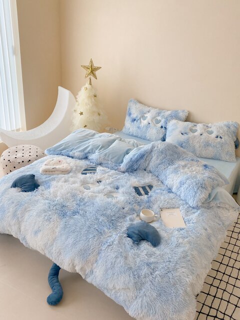 Cute girl in winter thickened thermal and mink velvet bed four pieces ...