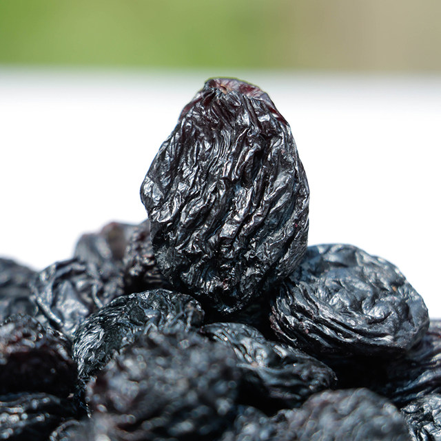 Beiwei pure food Xinjiang specialty rose fragrant black raisins large ...
