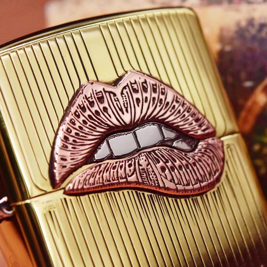 Zippo Zhibao Armor Lighter - Red Lip Kiss Design