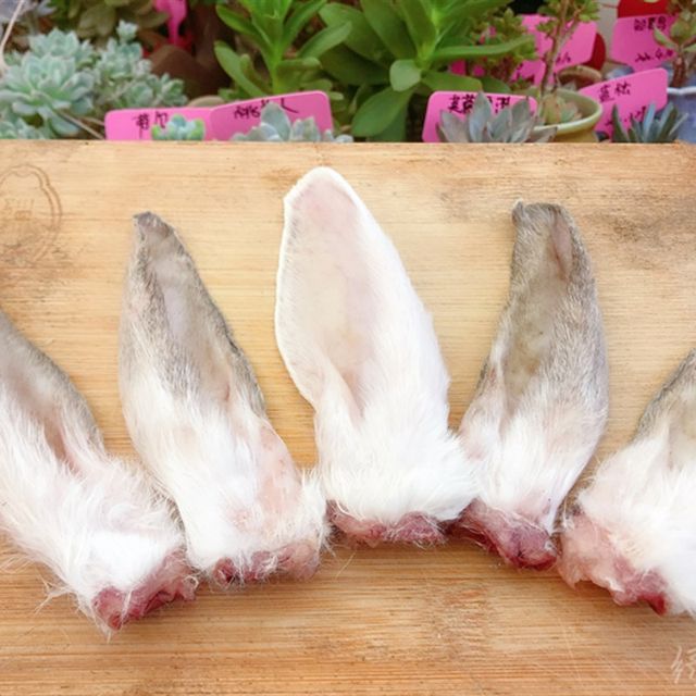 7Jin [Jin equals 0.5kg] Fresh furred rabbit ears, rabbit face meat ...