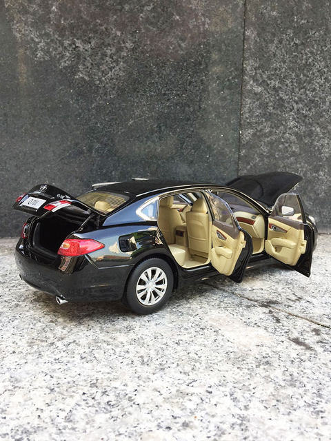 Simulated metal toy car collection ornaments Dongfeng Infiniti Q70L ...