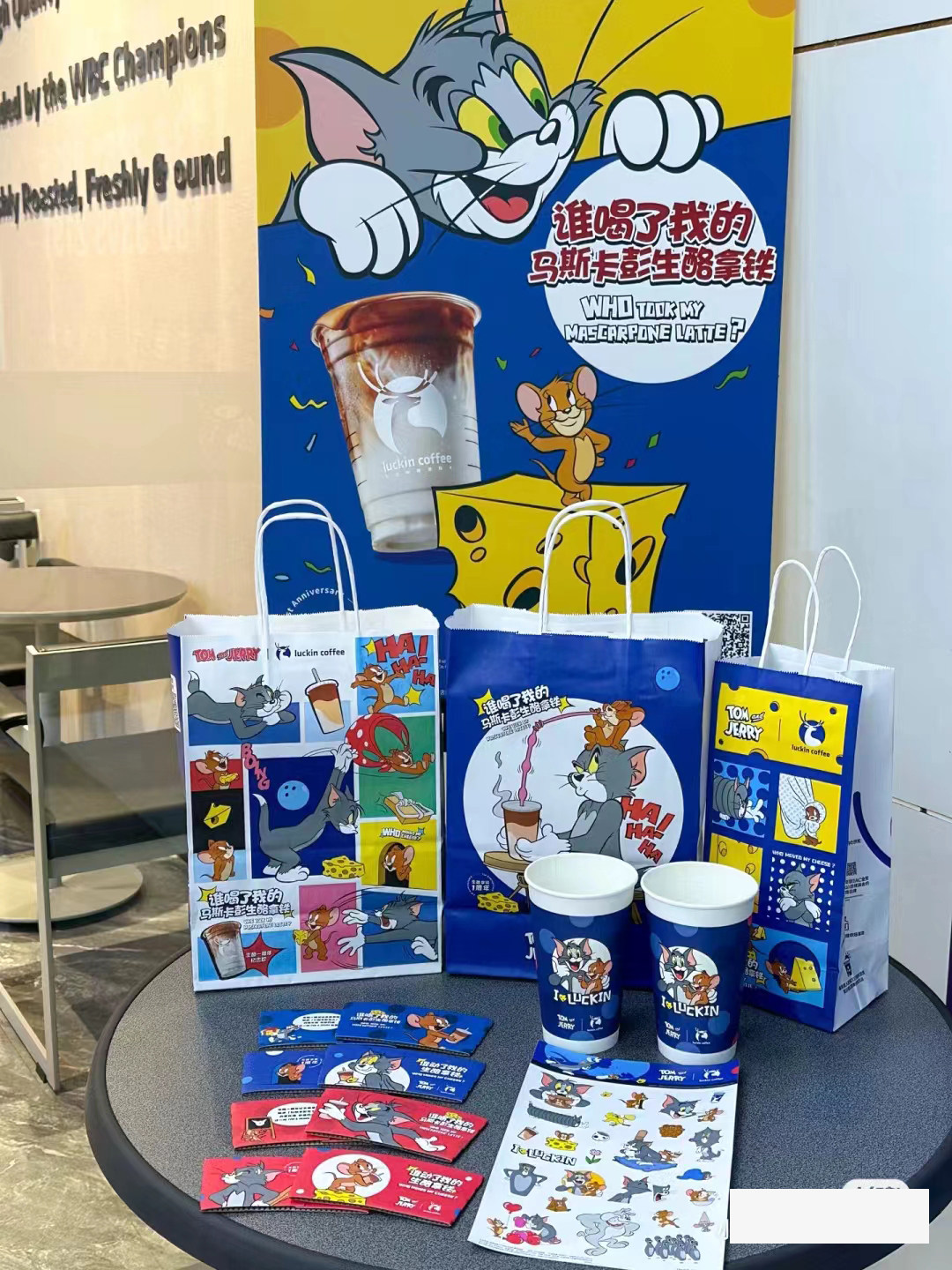 Luckin Katze & Maus Becher-Set - Tom & Jerry Abzeichen & Sticker-Kollektion