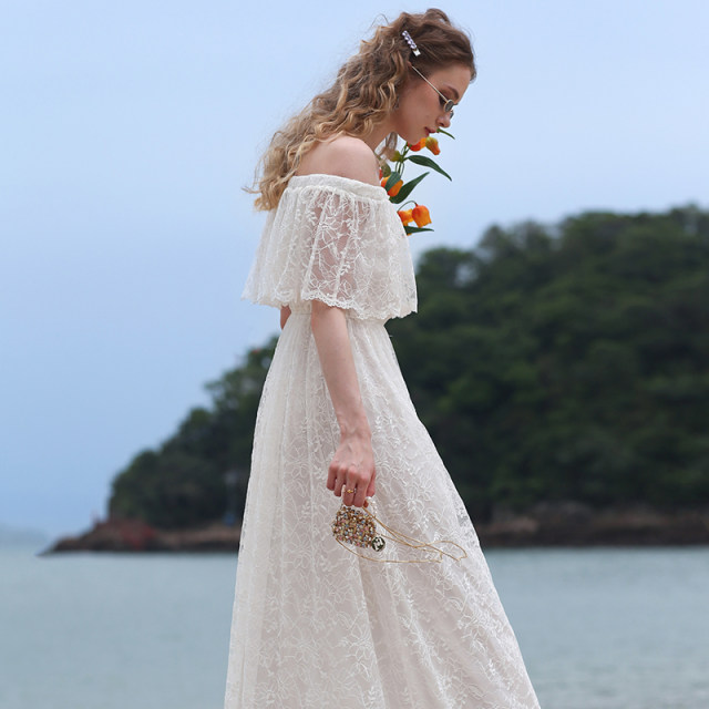 Women's white one-shoulder slightly fat beach dress, elegant and fairy ...