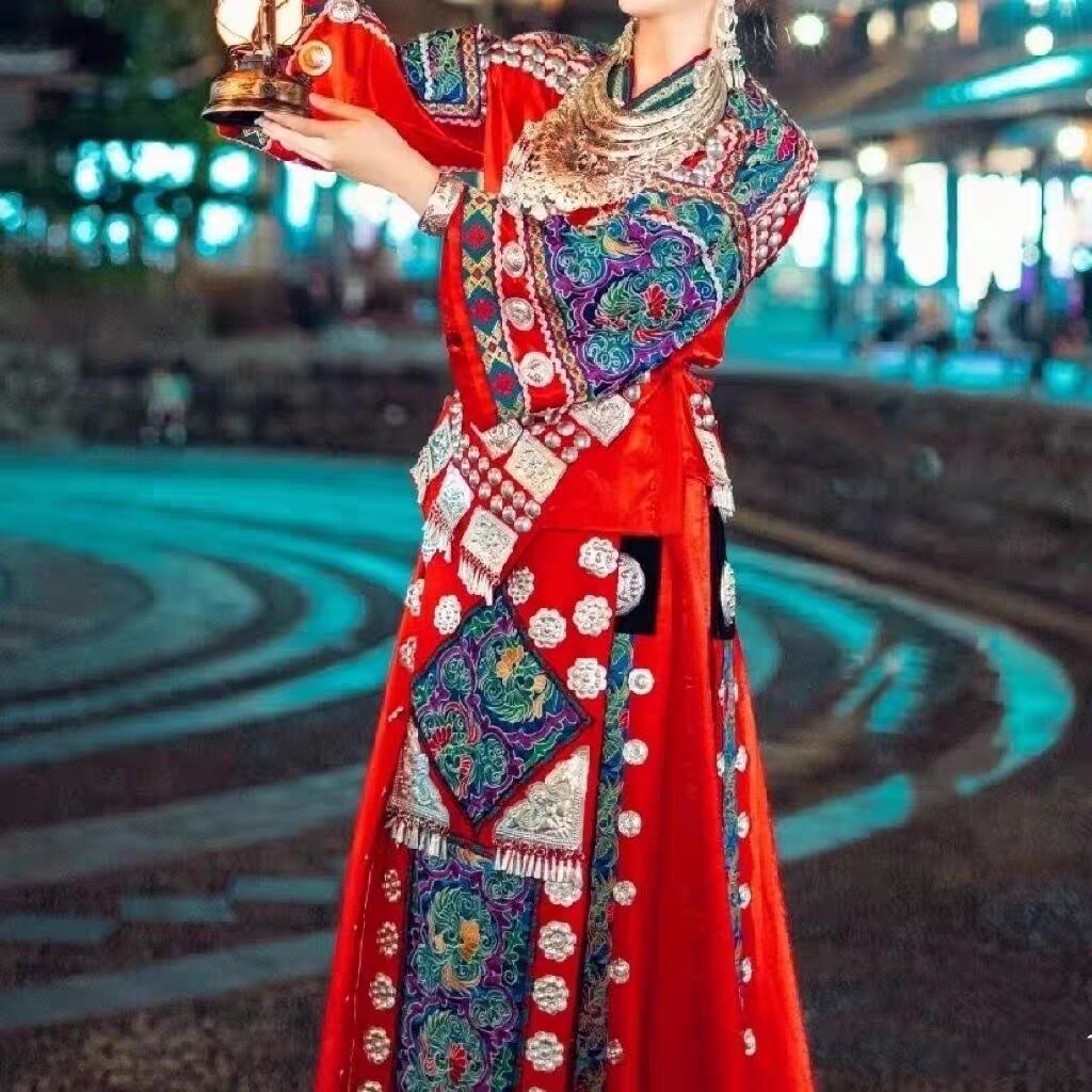 Qianhu Travel Passenger Photo Miao and Dai New Women's Set two sets of ...