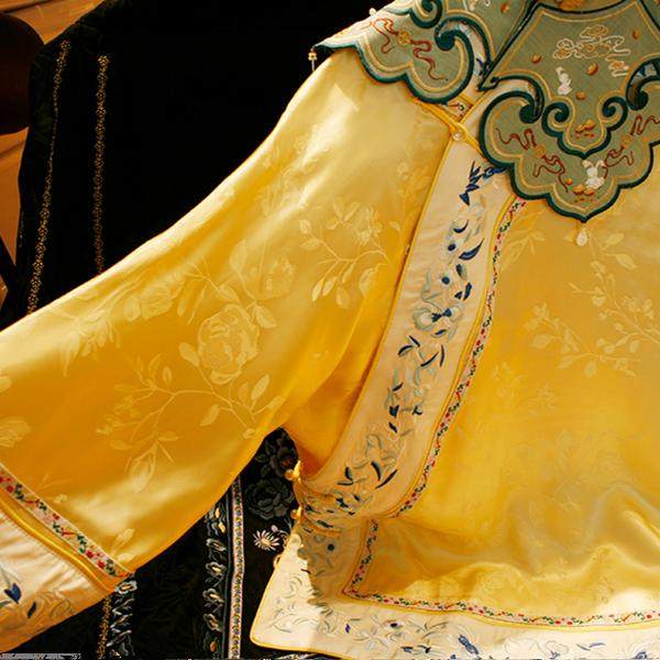 Yiyi's chicken yellow and green tea thin jacquard embroidered flowers ...