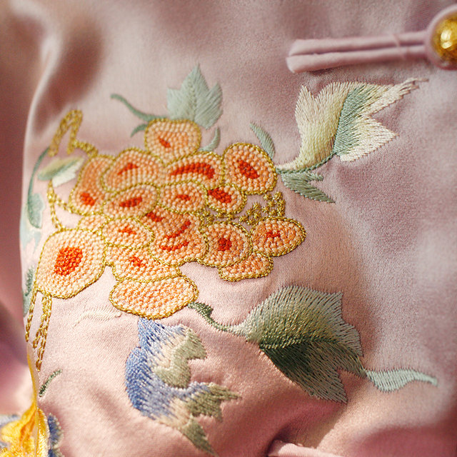 Yiyi's Qiunan Embroidery Chinese State State Style and Old Money ...