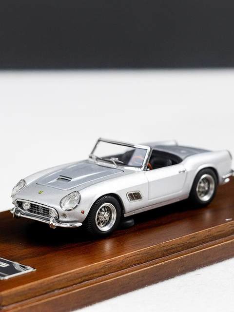 YM 1:64 Ferrari 250 GT California Spyder SWB resin car model