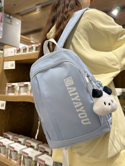 A cute backpack for a fresh girl with a beautiful and versatile ...