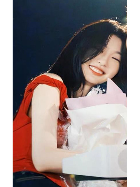 The signal of the heart of the heart, Sun Leyan, the same red shoulder ...