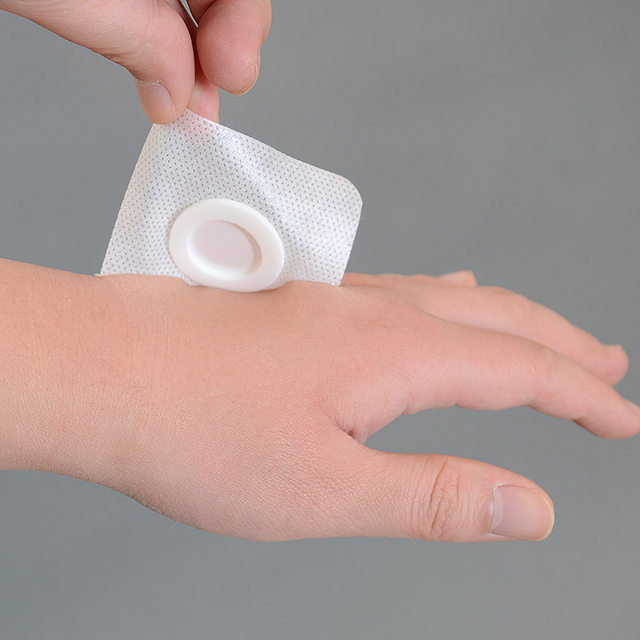 Non-woven hollow acupoint sticking breathable adhesive cloth navel ...